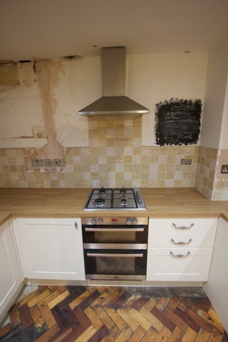 Approx. 2.5yr Old Howdens Burford with Worktops and Appliances