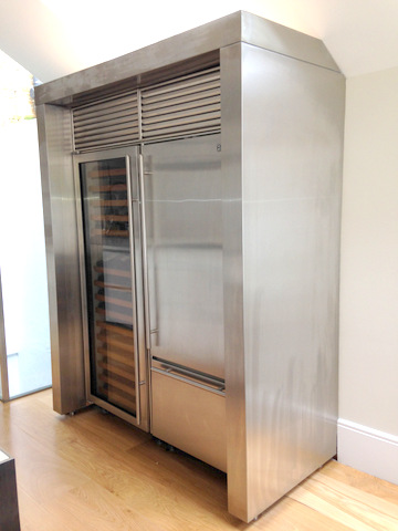 Approx 9yr old 611 Sub Zero Fridge