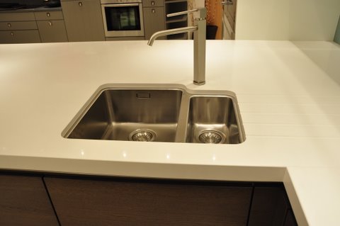 Ex-display High Gloss and Tobacco Oak Kitchen, Silestone Worktops and ...