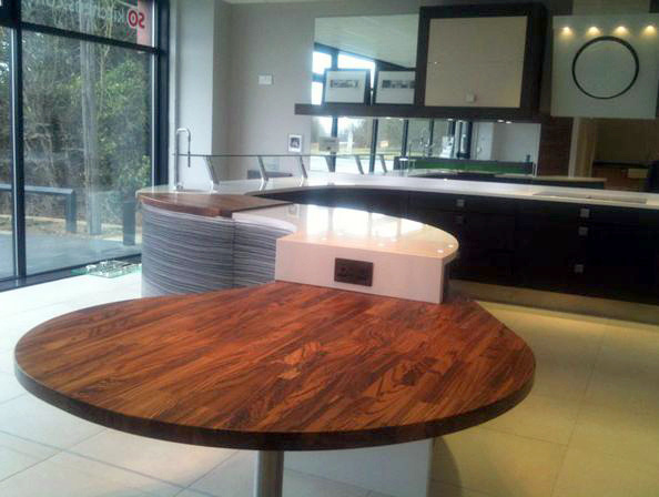 Ex Display PWS Metris Kitchen, Breakfast Bar and Silestone Worktops