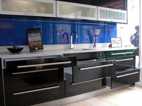 Ex-display Wellmann Kitchen with Quartz Worktops and Appliances