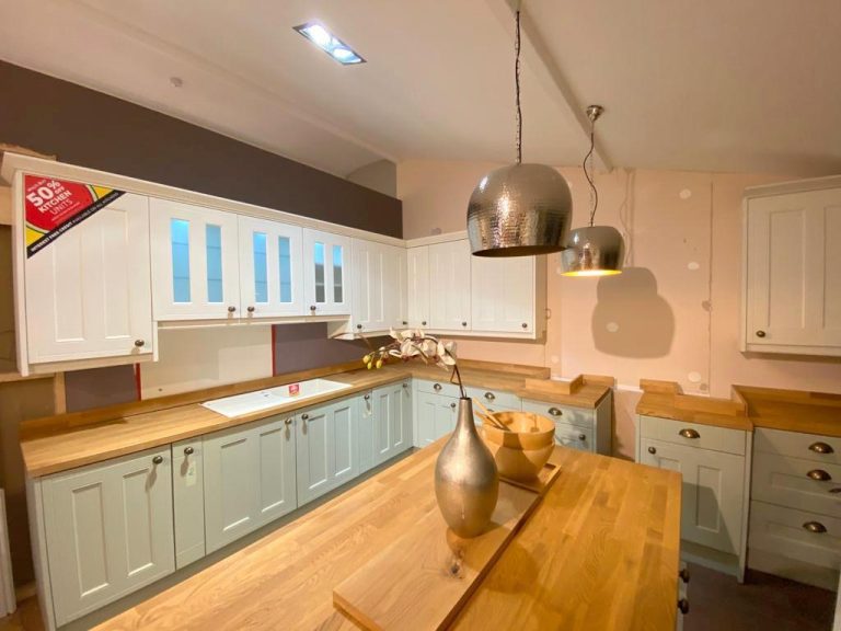 Ex Display Wren Painted Kitchen With Island and Worktops - The Used ...