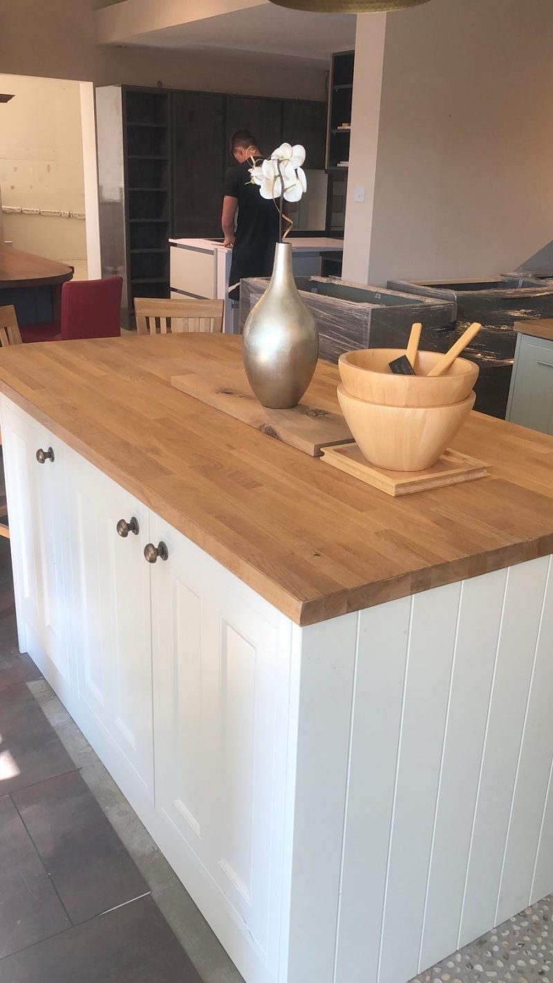 Ex Display Wren Painted Kitchen With Island and Worktops - The Used ...