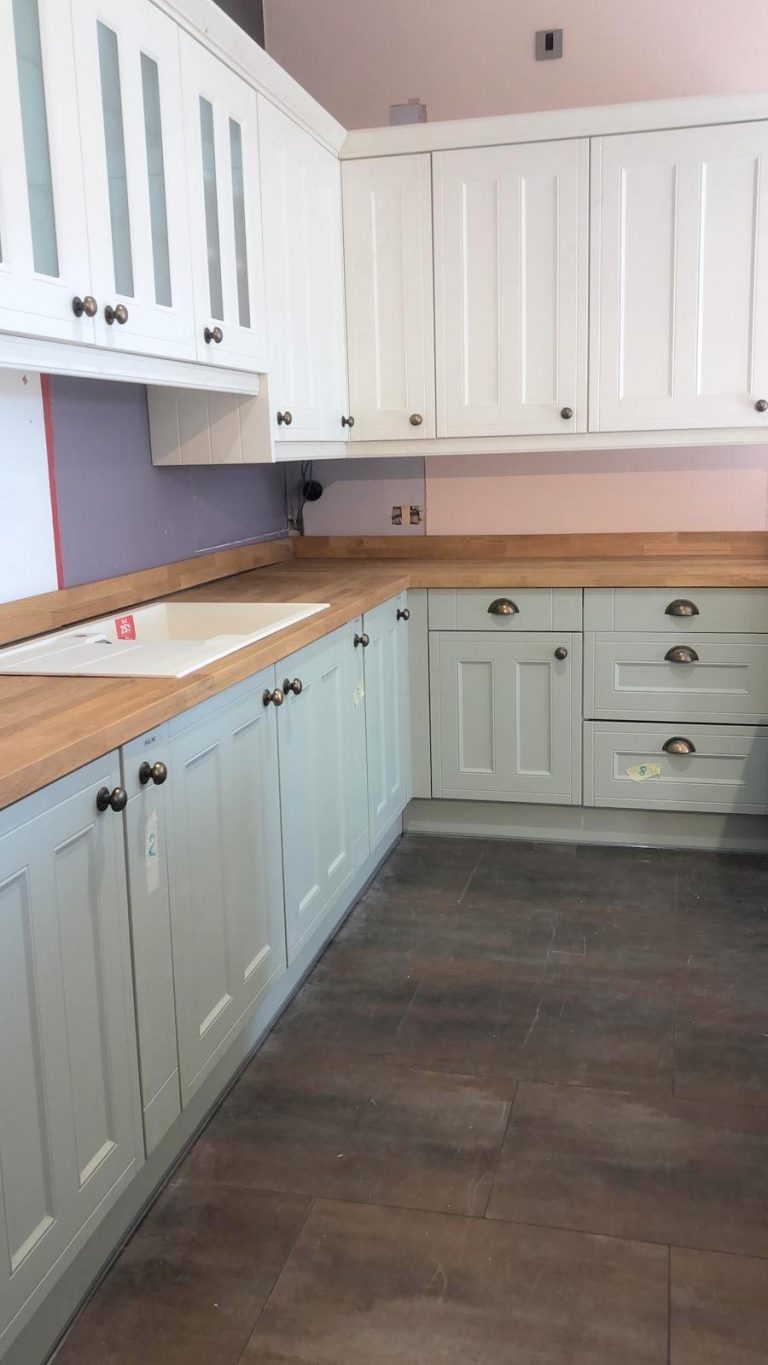 Ex Display Wren Painted Kitchen With Island and Worktops - The Used ...