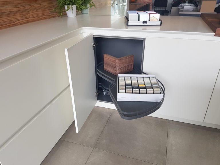 Ex Display Hacker Systemat White Kitchen | The Used Kitchen Company