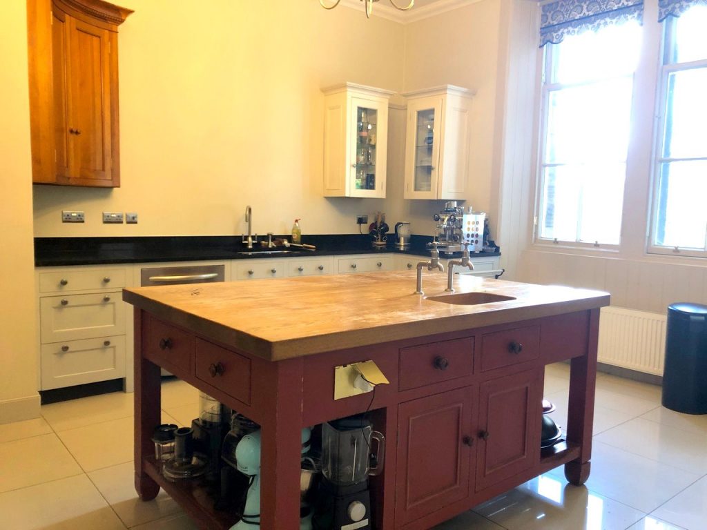Chalon Kitchen with Island and Worktops | The Used Kitchen Company