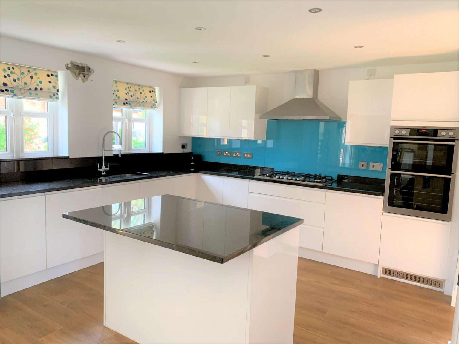 Symphony Kitchen, Worktops & Appliances | The Used Kitchen Company