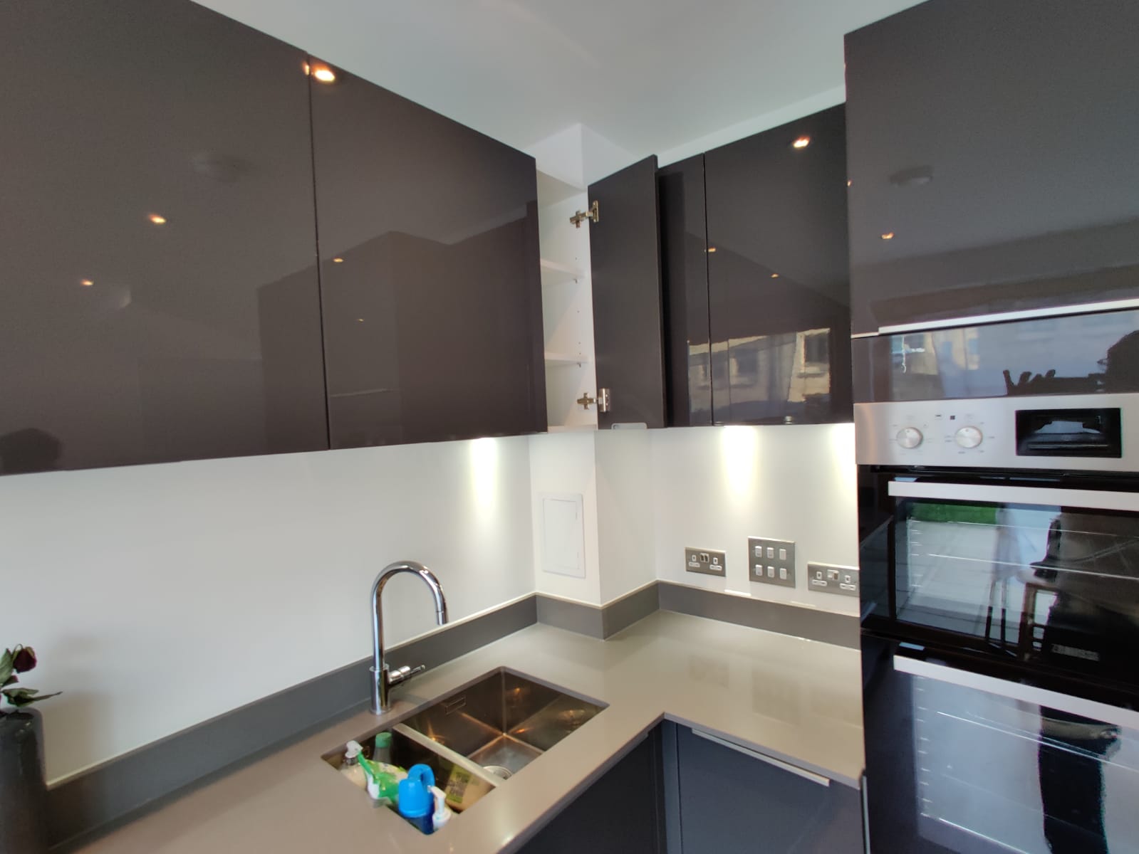 Symphony Kitchen, Worktops & Appliances | The Used Kitchen Company