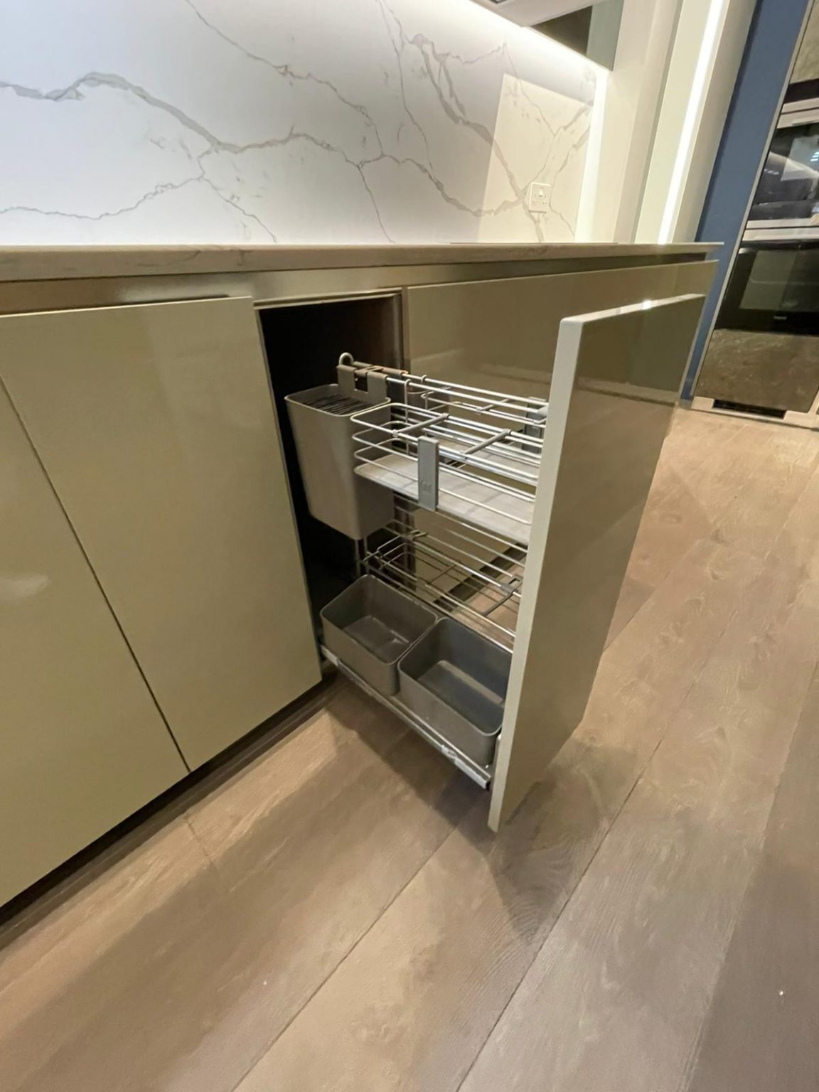 Hacker Kitchen, Worktops and Appliances | The Used Kitchen Company