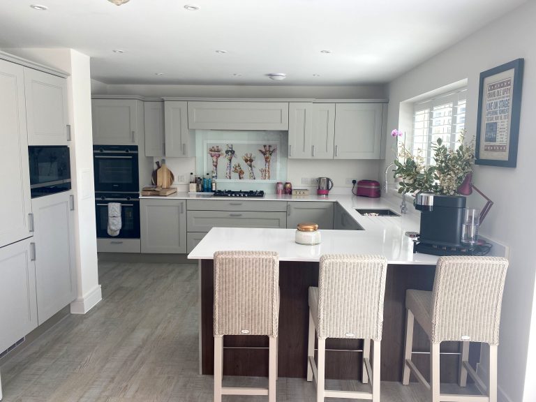 Commodore Kitchen With Utility Room | The Used Kitchen Company