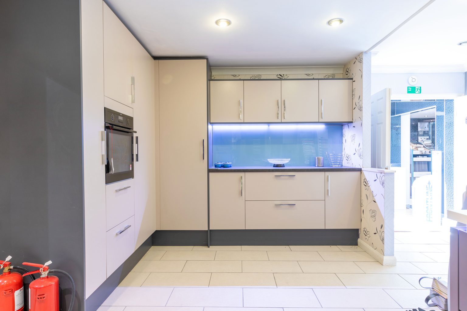 Ex Display Symphony Alta Kitchen With Worktops and Appliances - The ...