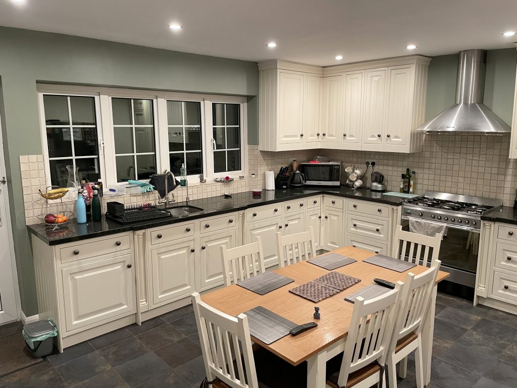 Magnet Kitchen With Worktops - Used ** MUST GO ** - The Used Kitchen ...