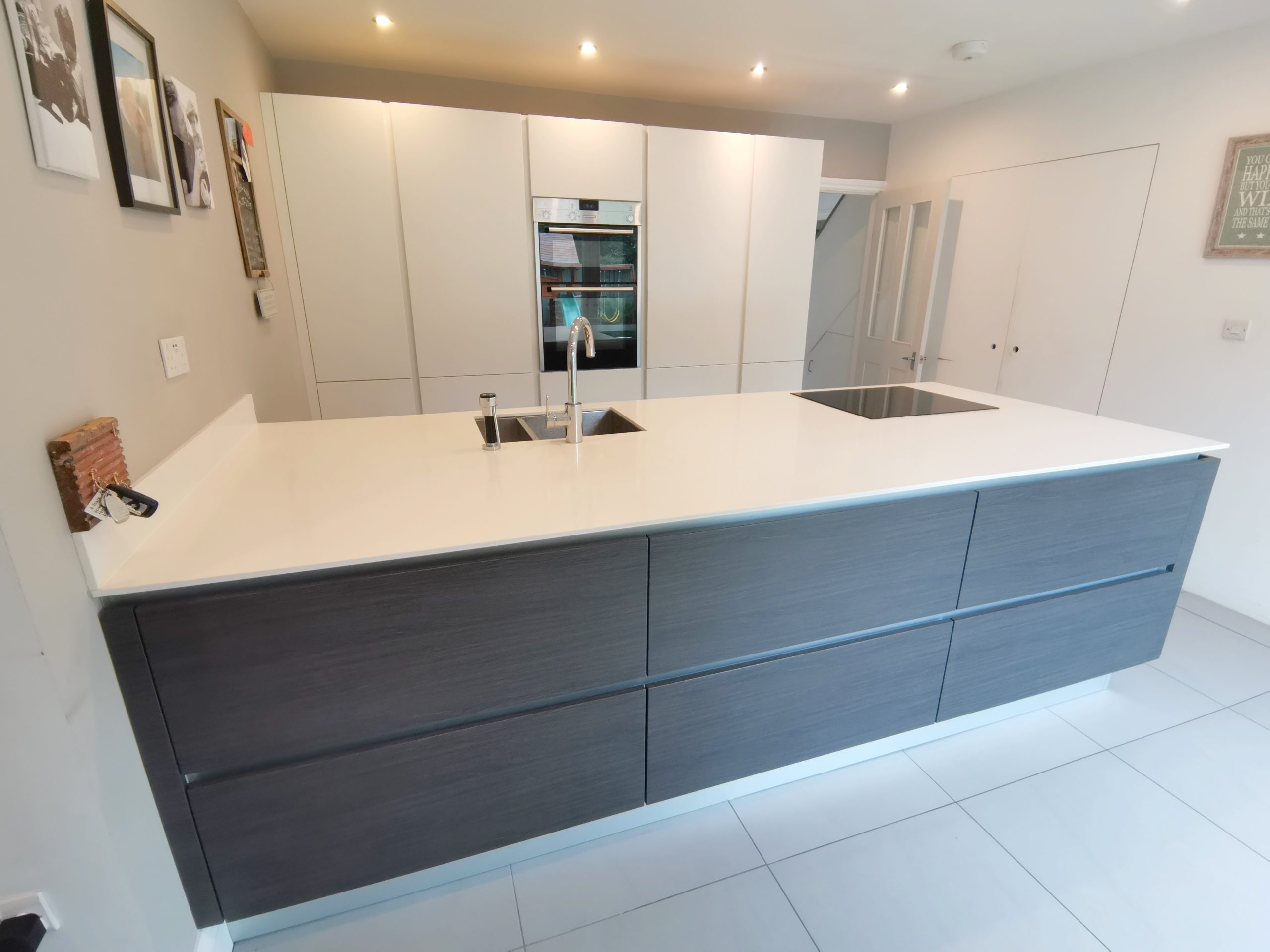 Cesar Kitchen With Island, Quartz Worktops and Appliances - Used - The ...