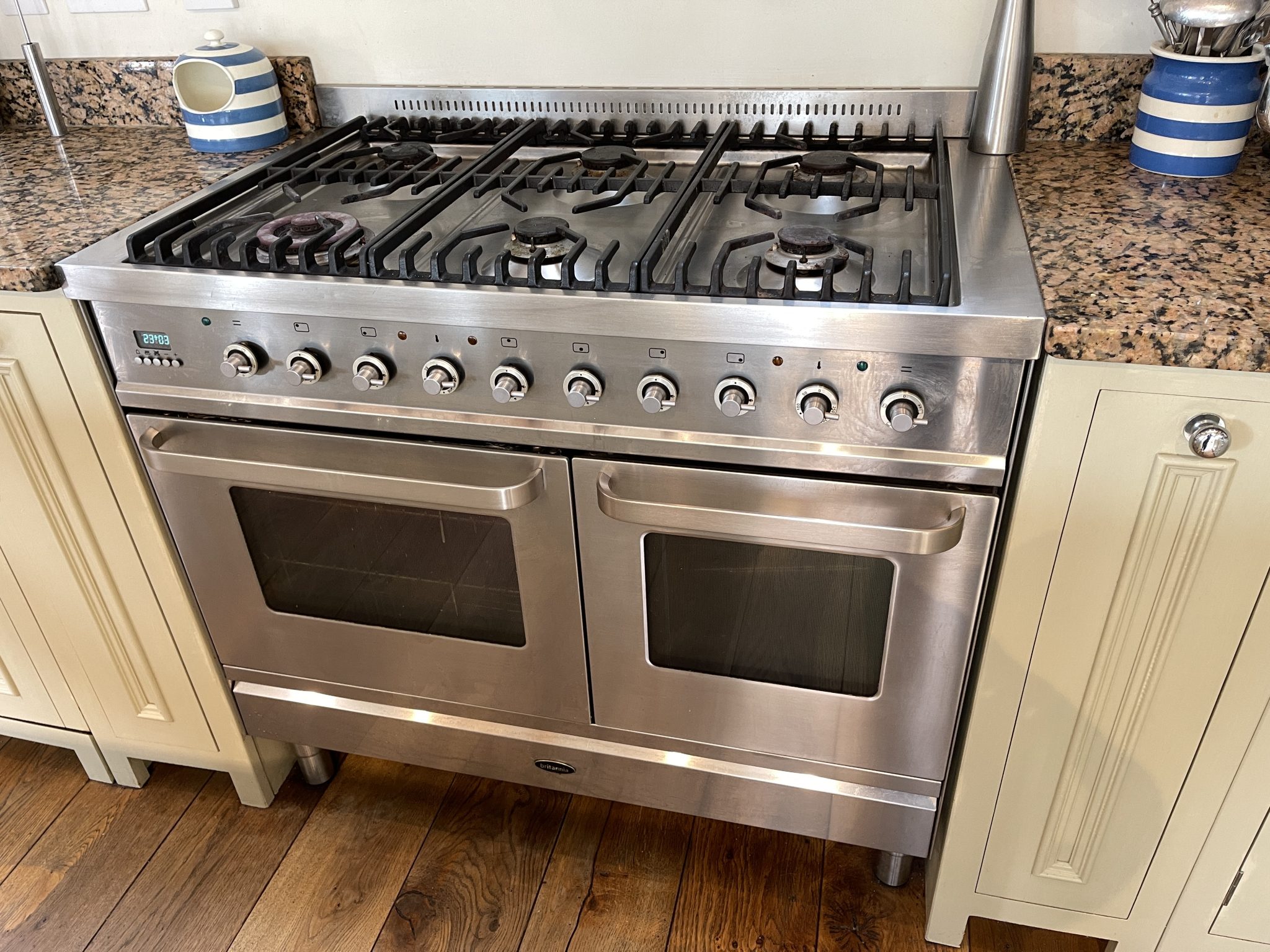 Neptune Kitchen with Island, Worktops and Brittania Range Cooker - Used ...