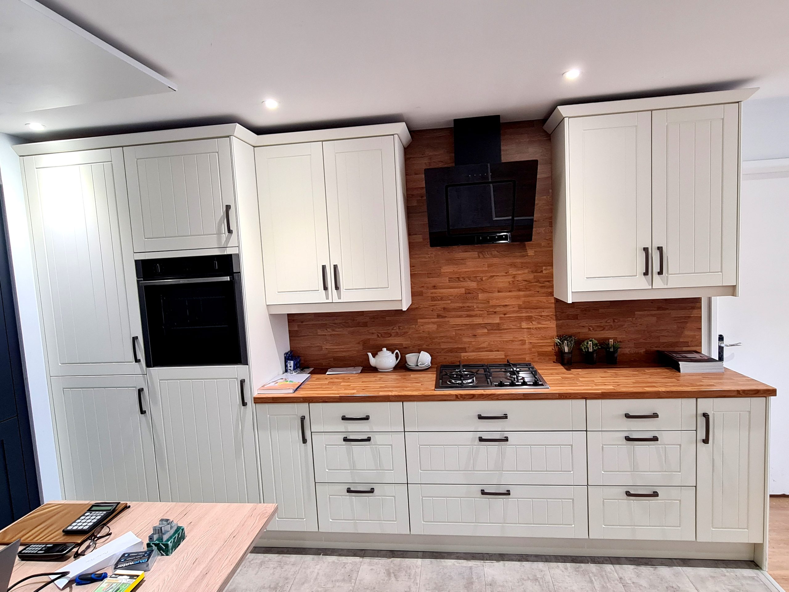 Ex Display Newport Ivory Kitchen With Worktops and Appliances - Used ...