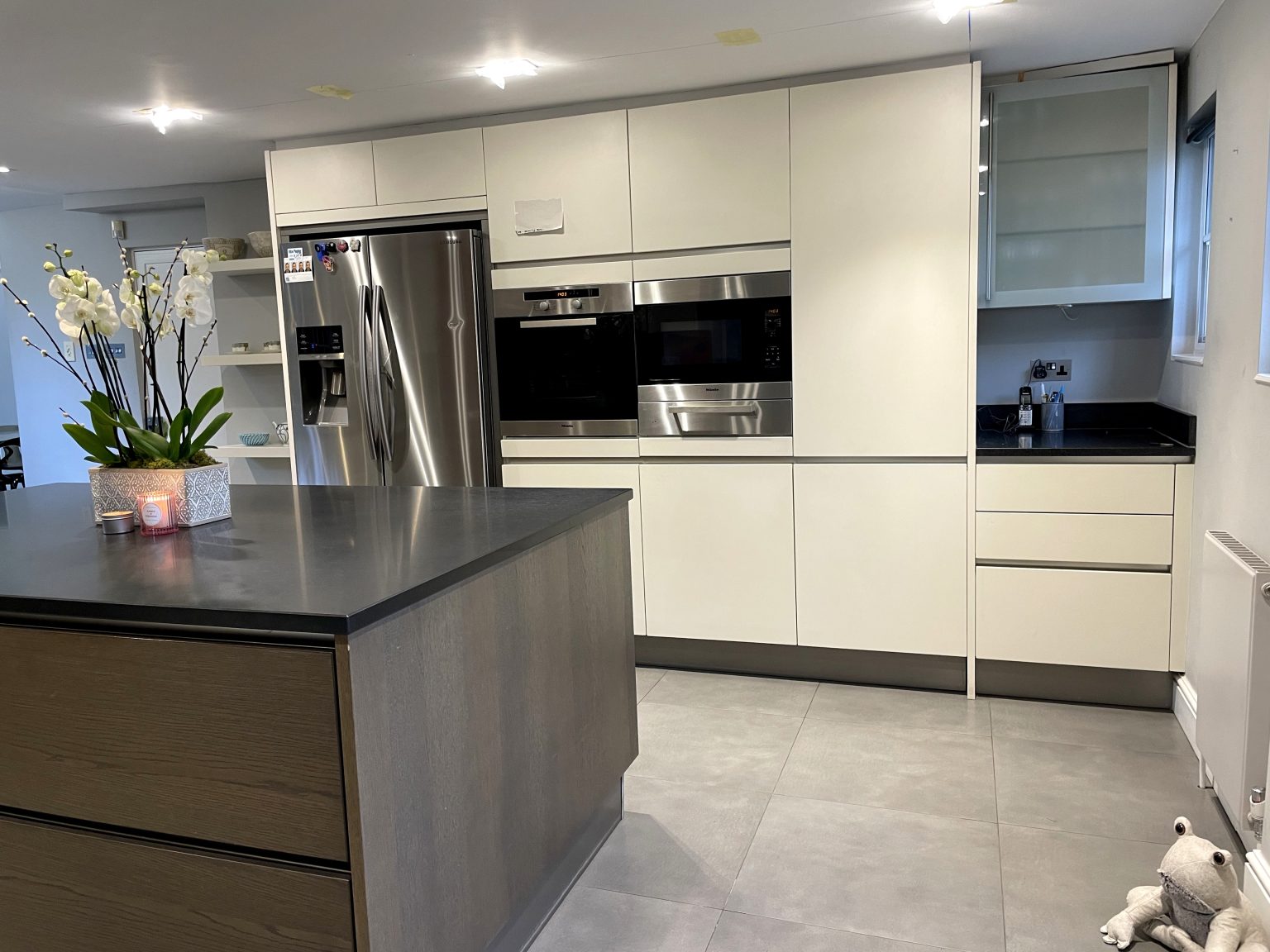 Large Hacker Kitchen with Island, Worktops, Appliances and Viking Range ...