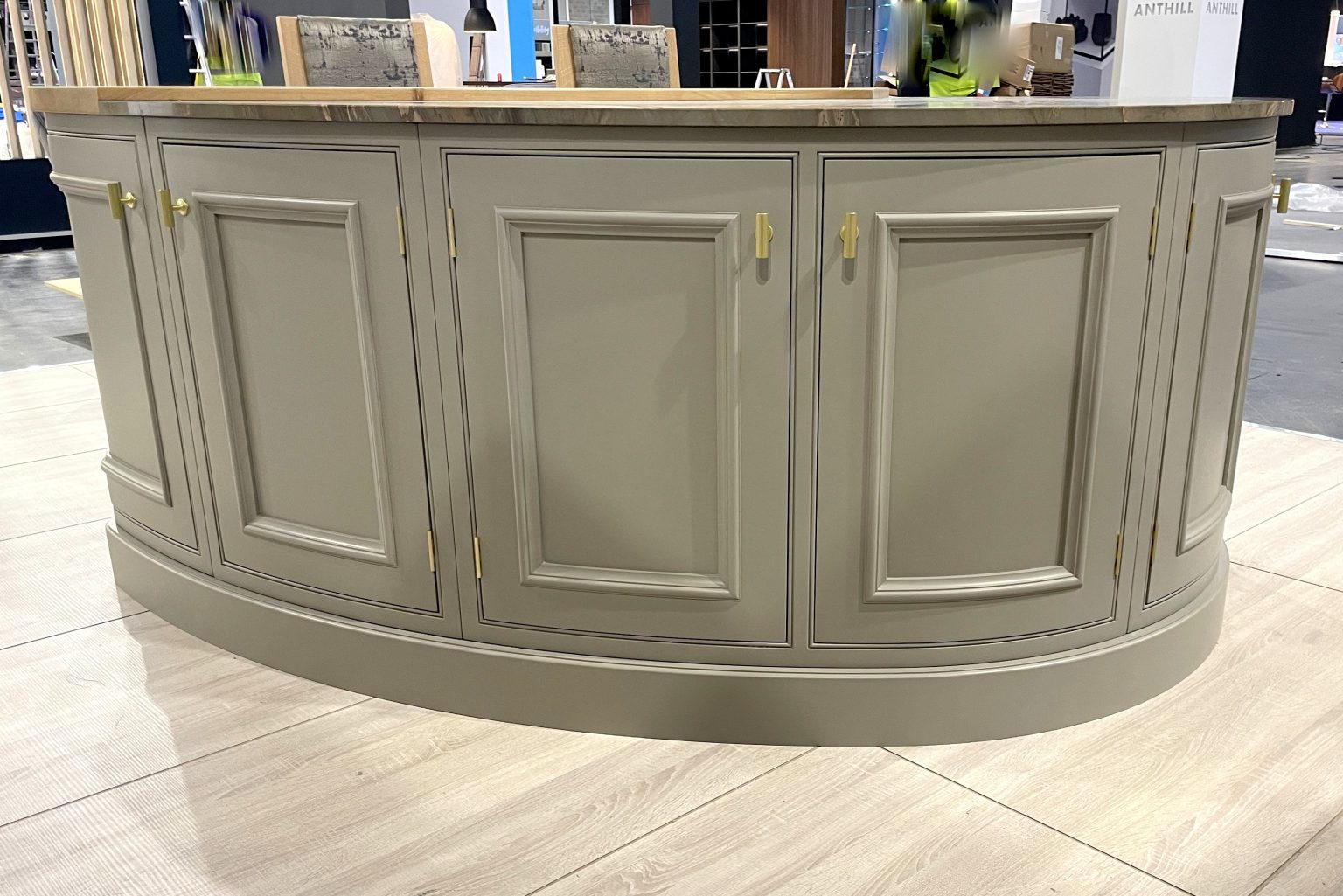 Ex Exhibition Bespoke Inframe Painted Kitchen, Island and Quartz ...