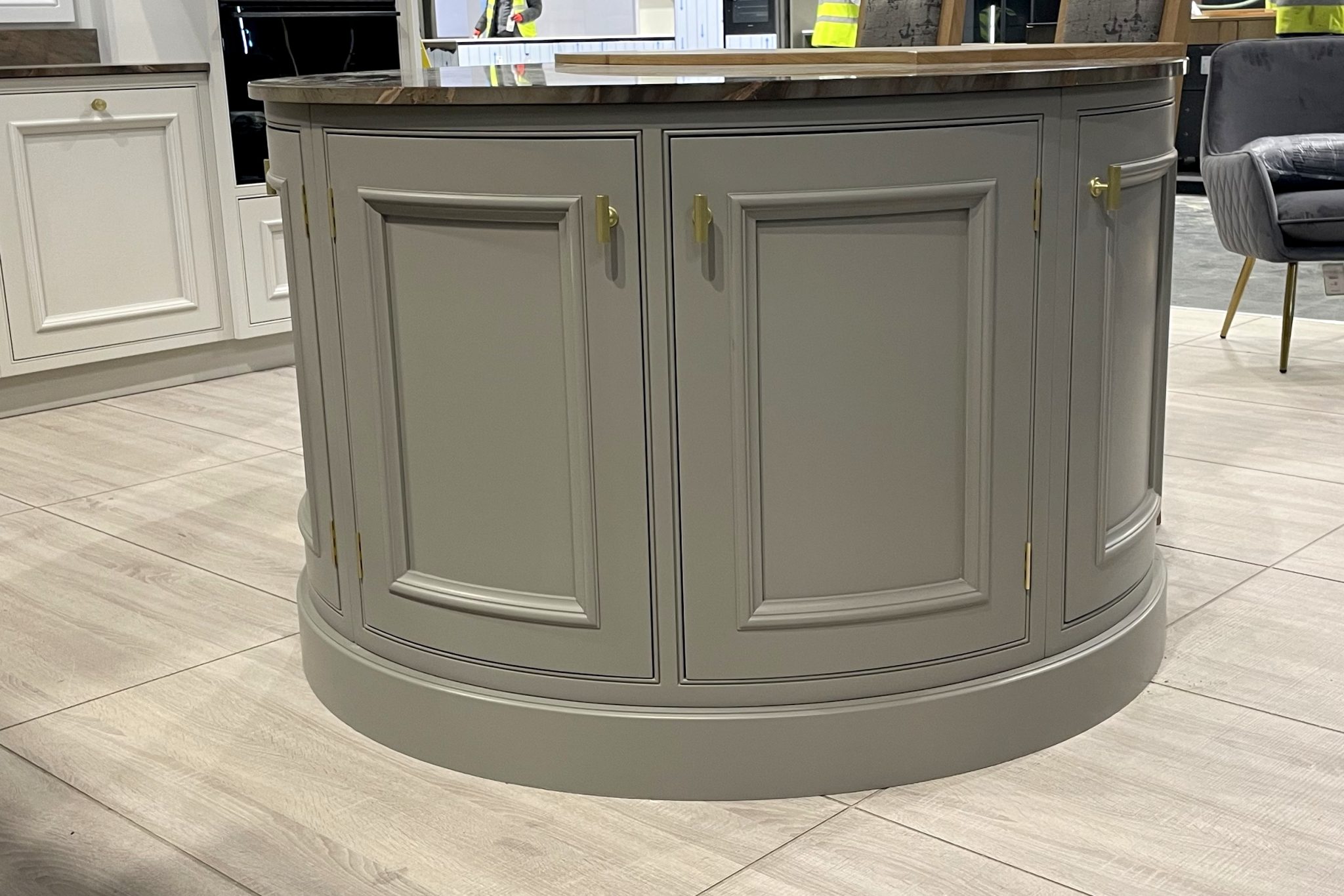 Ex Exhibition Bespoke Inframe Painted Kitchen, Island and Quartz ...