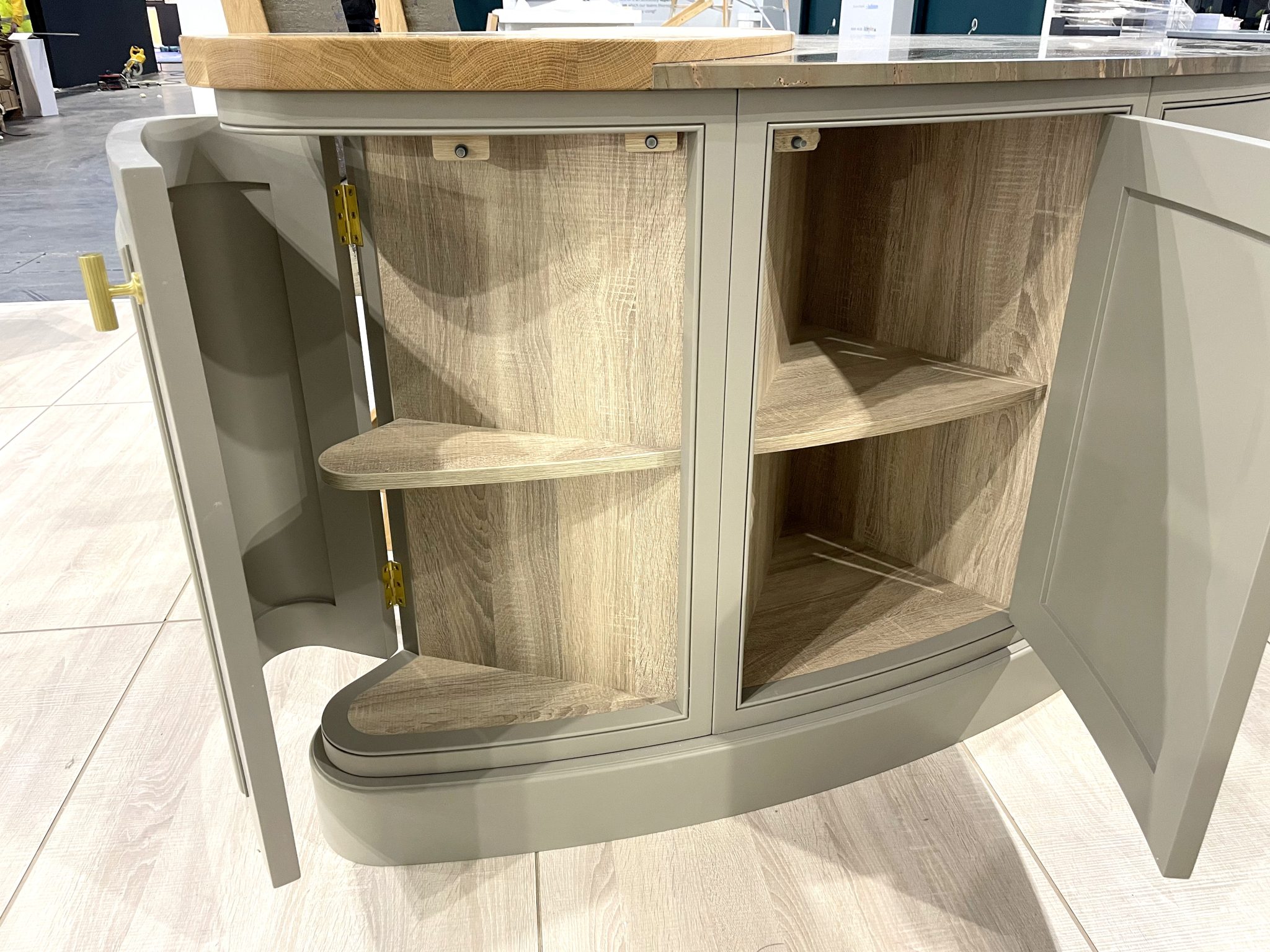 Ex Exhibition Bespoke Inframe Painted Kitchen, Island and Quartz ...