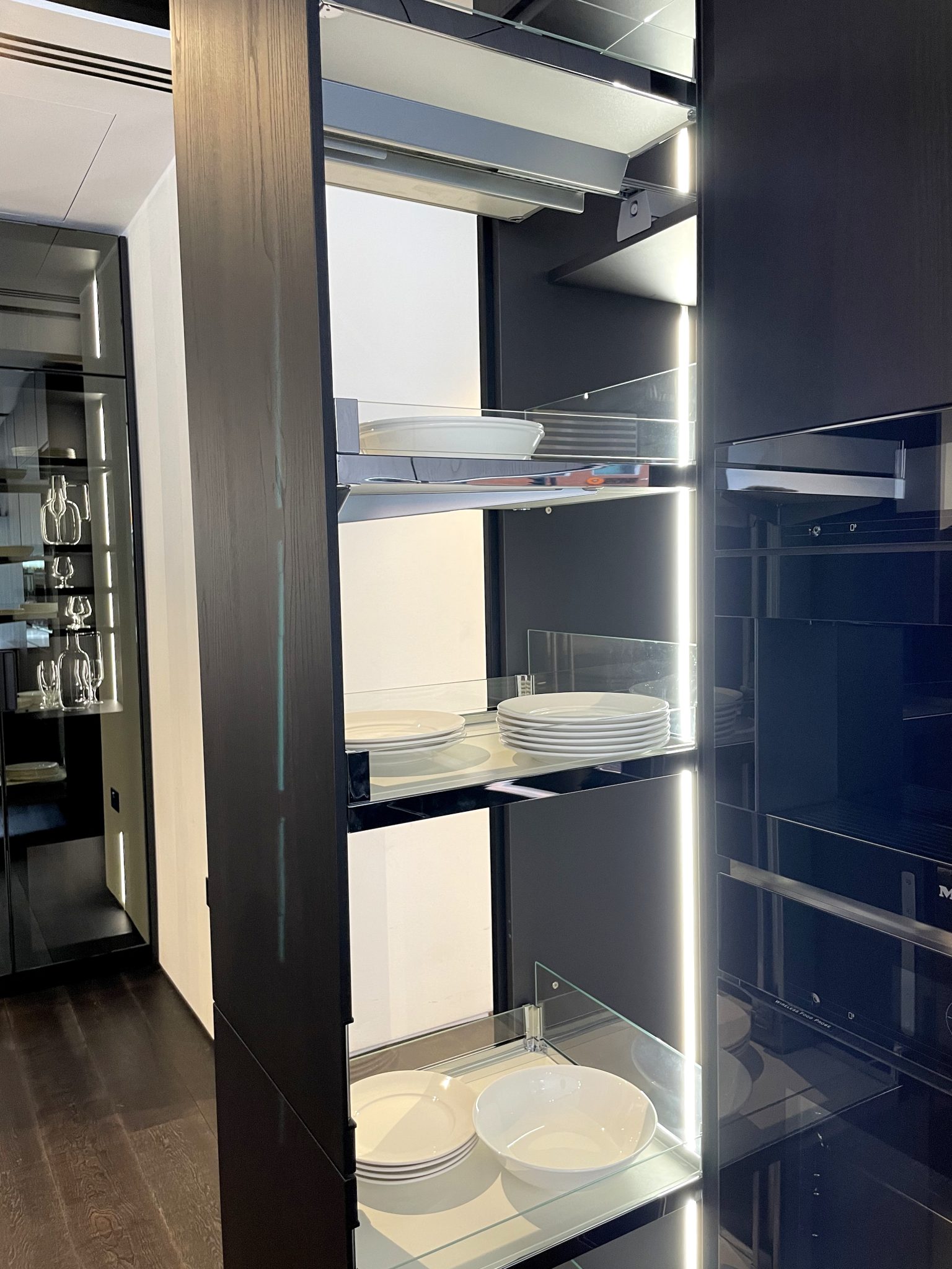 Ex Display Poliform Kitchen With Peninsula, Breakfast Bar and ...