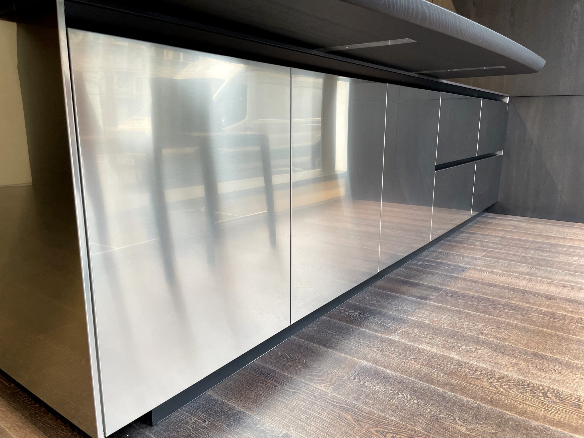 Ex Display Poliform Kitchen With Peninsula, Breakfast Bar and ...