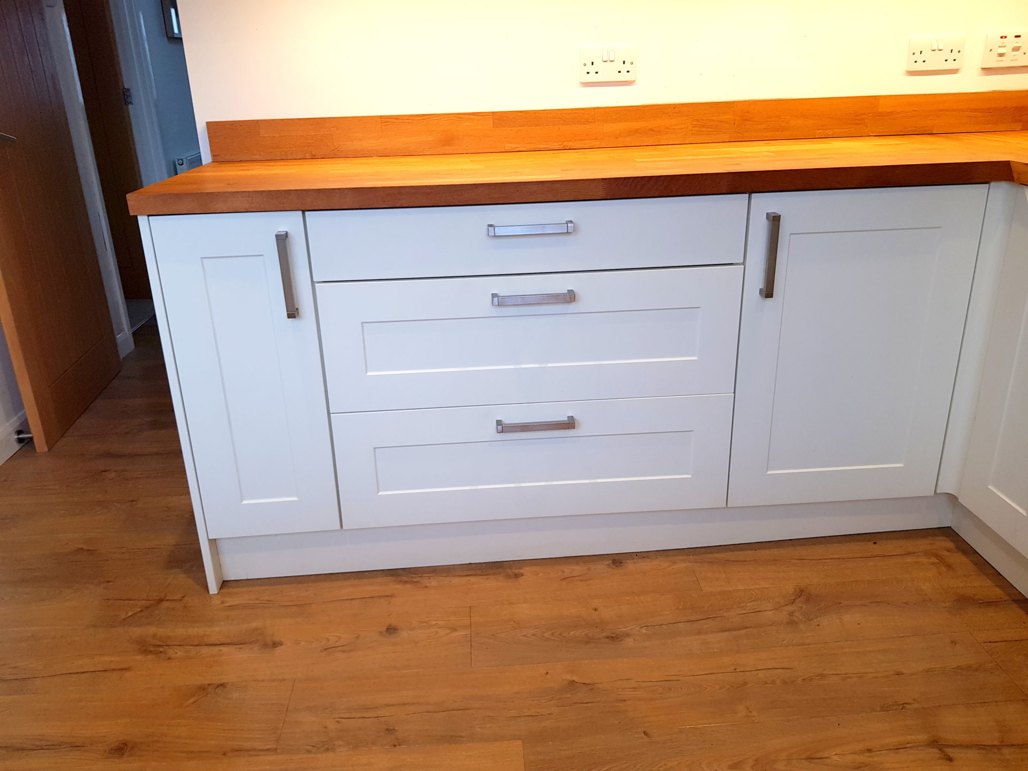 Benchmarx Kitchen with Worktops and Rangemaster Cooker - Used - The ...