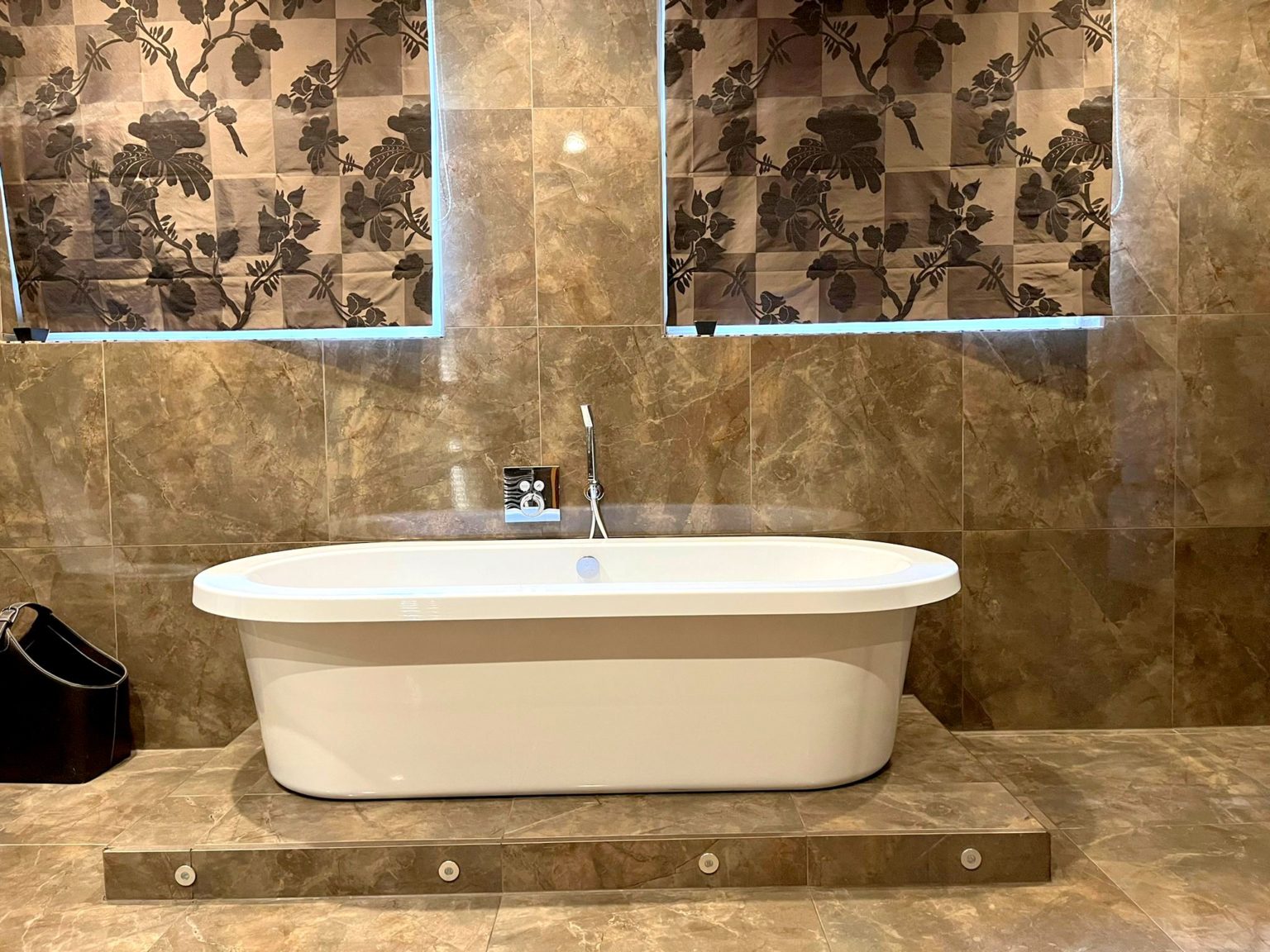 Free Standing Bath - Used - The Used Kitchen Company