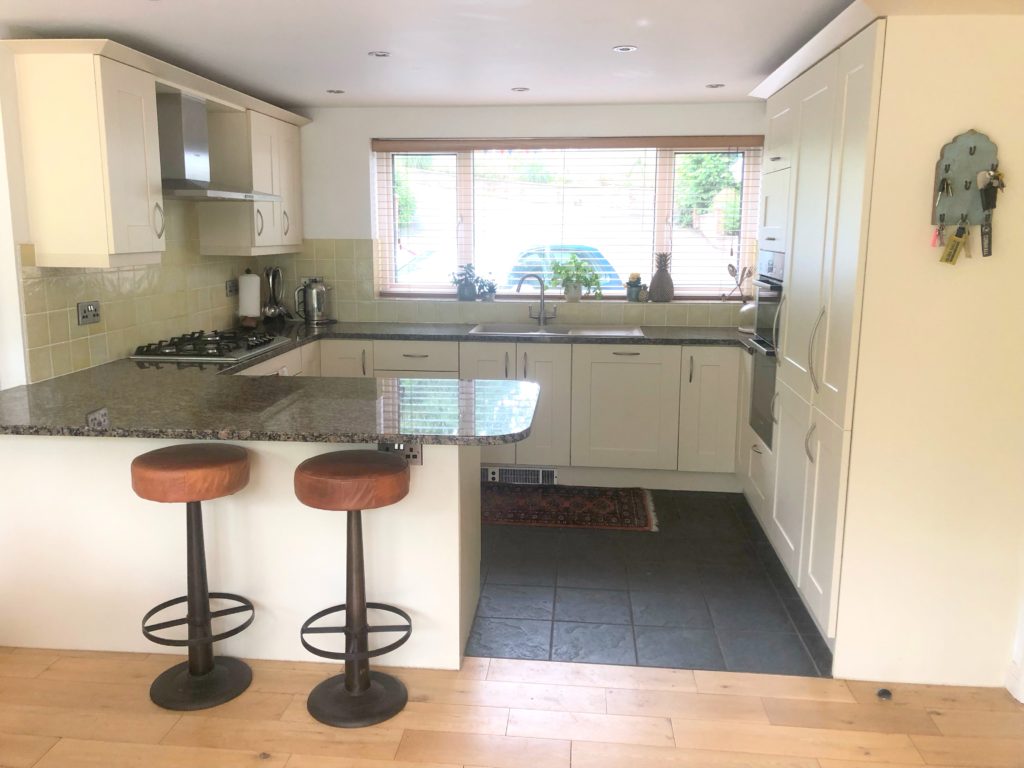 Howdens Kitchen With Granite Worktops and Appliances - Used - The Used ...