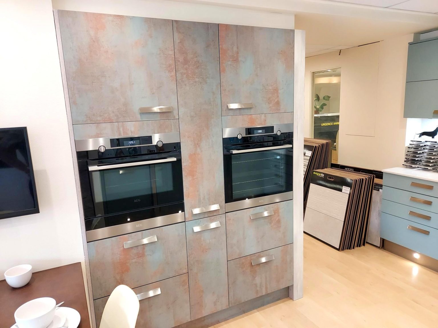 Ex Display Mereway Fjord Green and Jupiter Slab Kitchen with Silestone ...