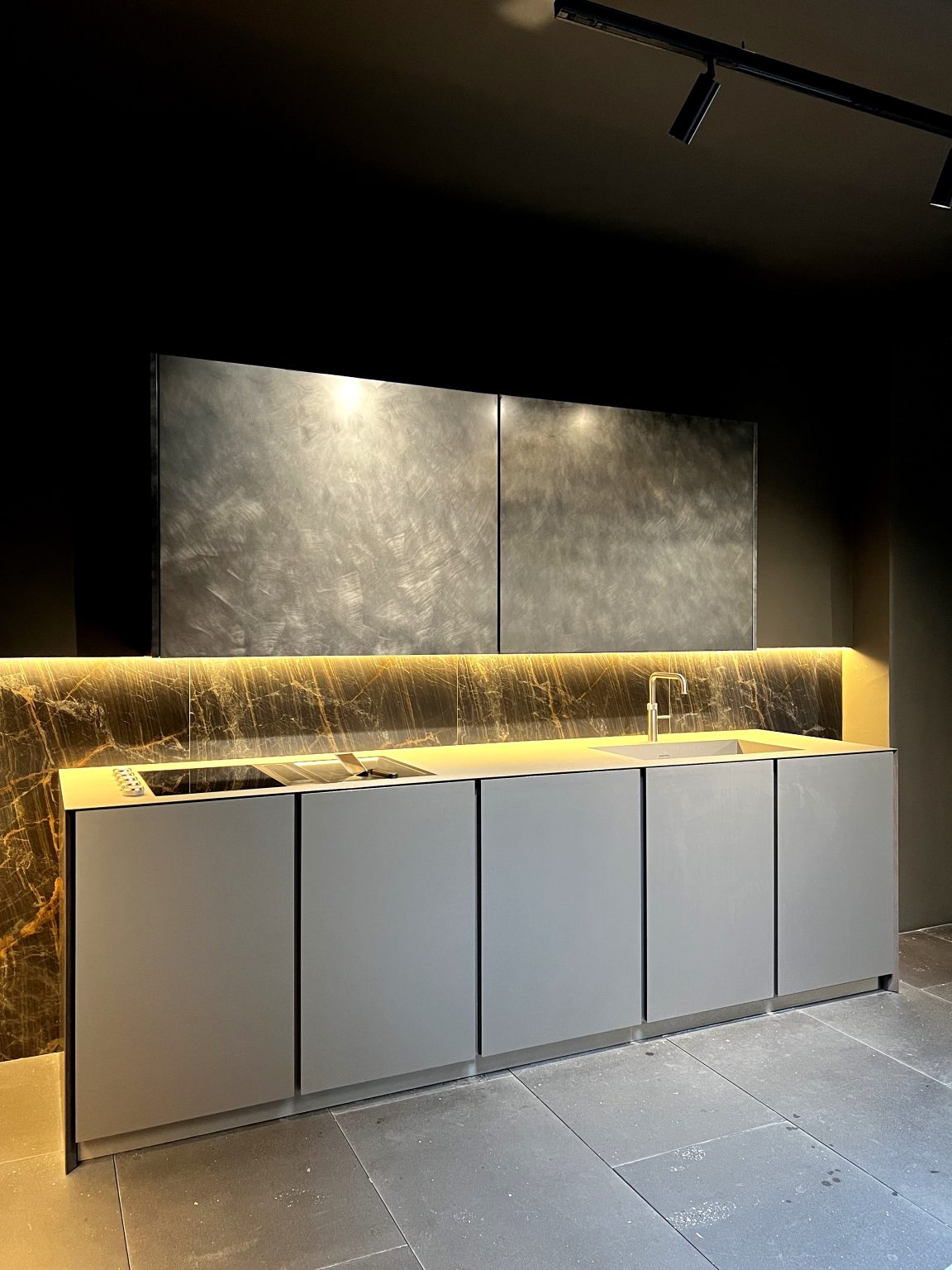 Ex Display Minotti Inca Kitchen | The Used Kitchen Company
