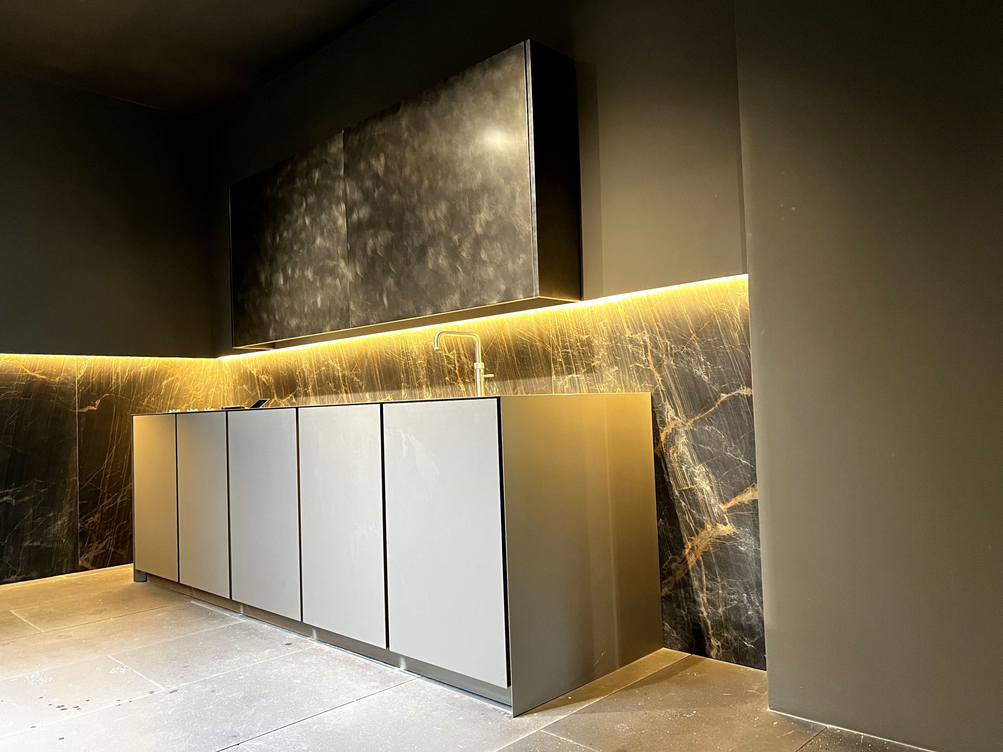 Ex Display Minotti Inca Kitchen | The Used Kitchen Company
