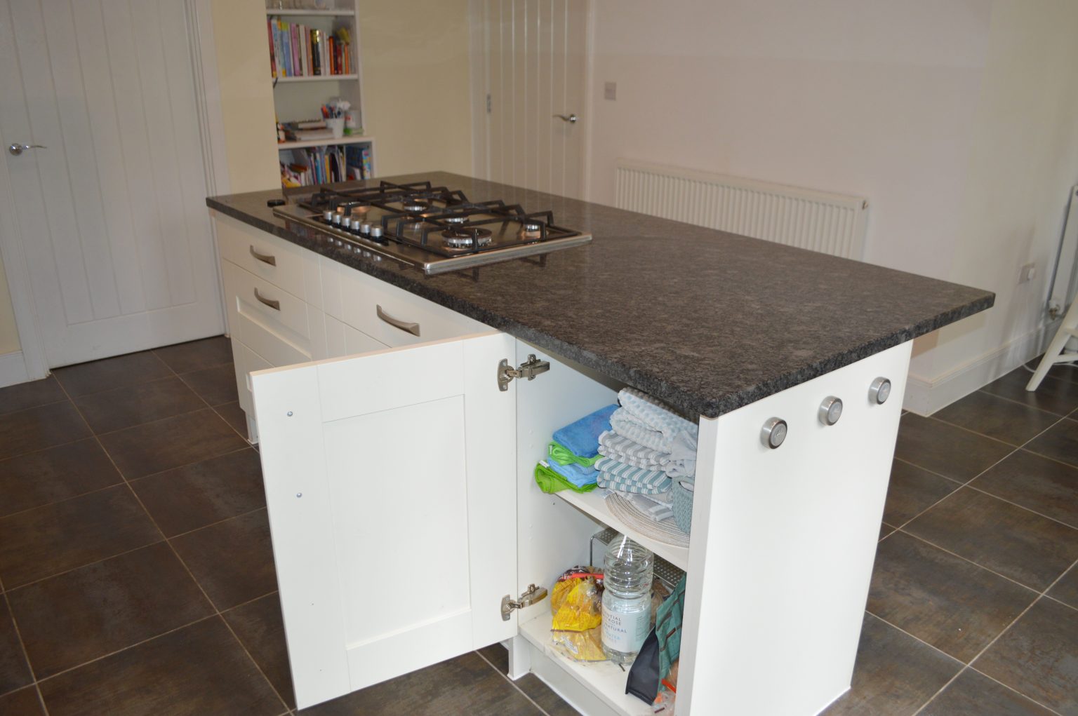 Symphony Kitchen With Island and Granite Worktops -Used - The Used ...