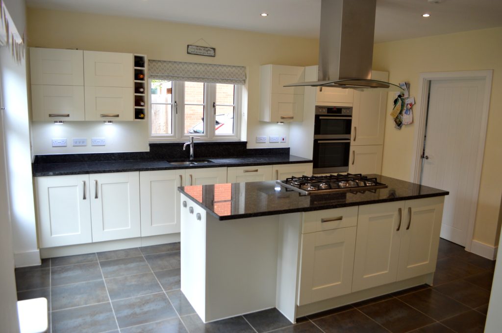 Symphony Kitchen With Island and Granite Worktops -Used - The Used ...