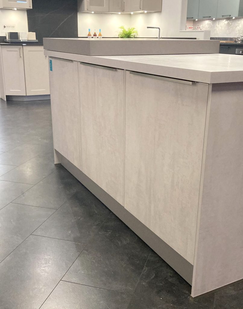 Ex Display Hacker Kitchen With Island, Moveable Breakfast Bar, Worktops ...