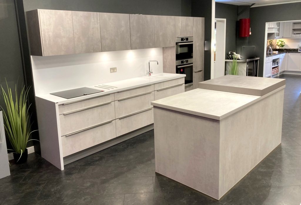 Ex Display Hacker Kitchen With Island, Moveable Breakfast Bar, Worktops ...