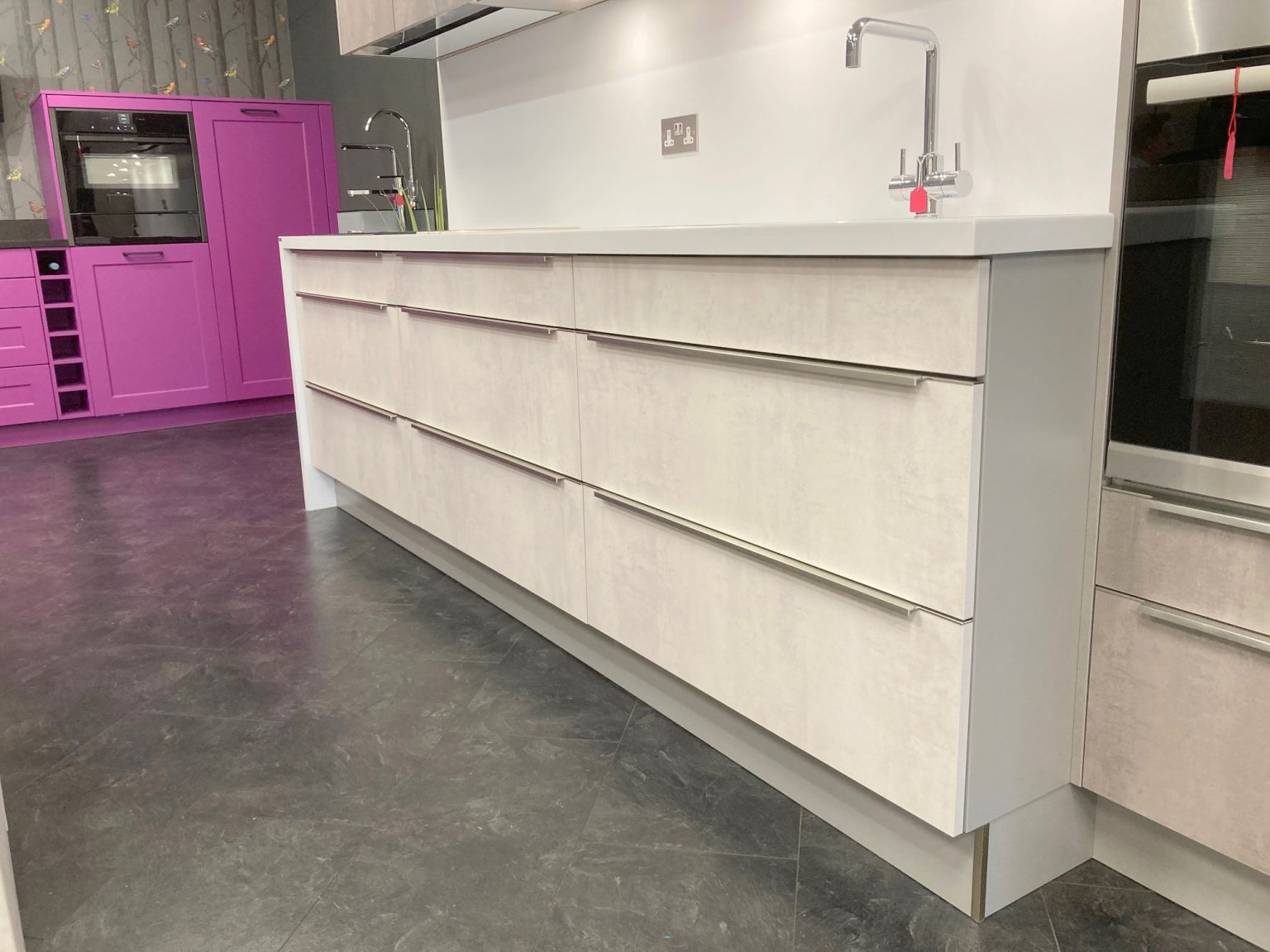 Ex Display Hacker Kitchen With Island, Moveable Breakfast Bar, Worktops ...