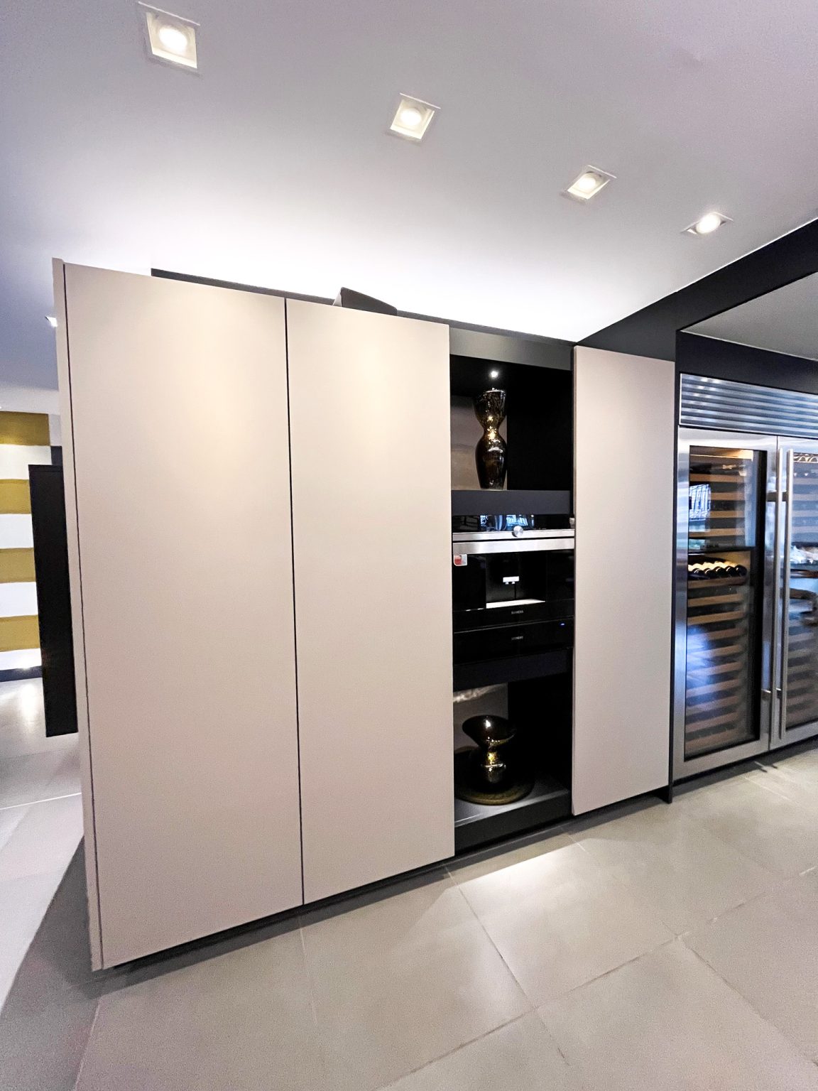 Ex Display Poggenpohl Kitchen with Island, Worktops and Breakfast Bar ...