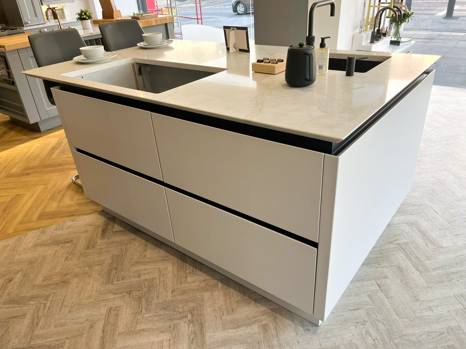 Ex Display Symphony Linear Kitchen With Tall Units and Anthracite and ...