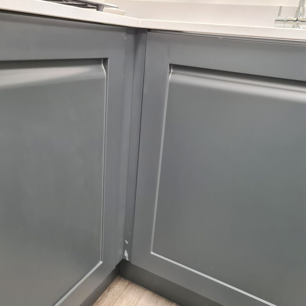 Ex Display Omega Sheraton Kitchen with Silestone Worktops - The Used ...