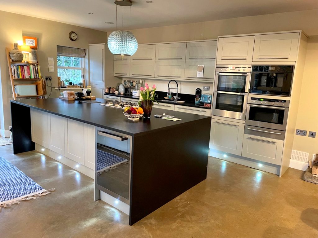 Howdens Kitchen With Island Granite Worktops and Appliances - Used ...