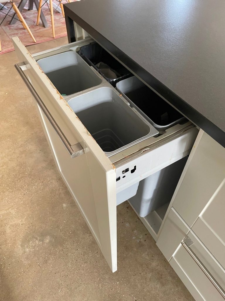 Howdens Kitchen With Island Granite Worktops and Appliances - Used ...