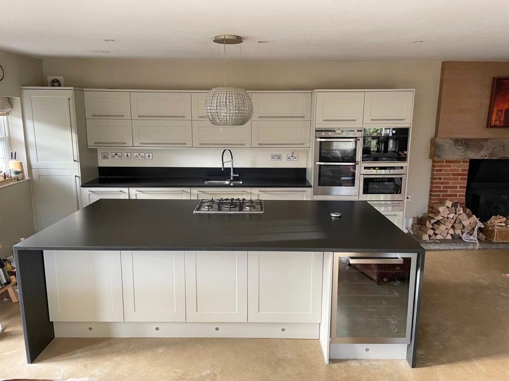 Howdens Kitchen With Island Granite Worktops and Appliances - Used ...