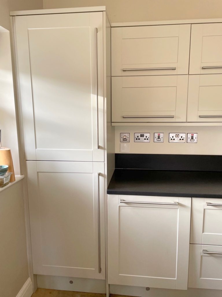 Howdens Kitchen With Island Granite Worktops and Appliances - Used ...