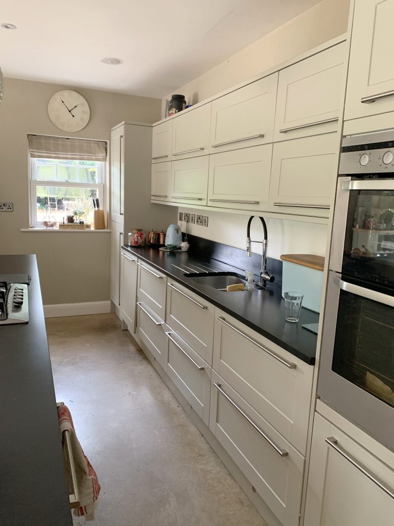 Howdens Kitchen With Island Granite Worktops and Appliances - Used ...