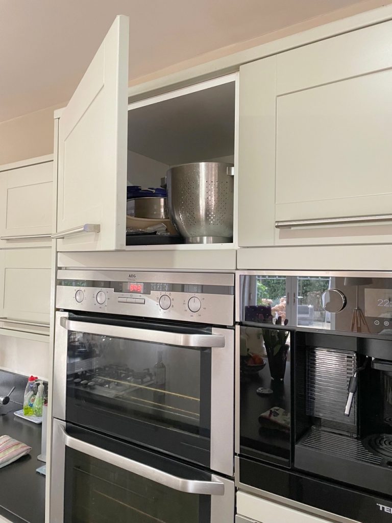 Howdens Kitchen With Island Granite Worktops and Appliances - Used ...