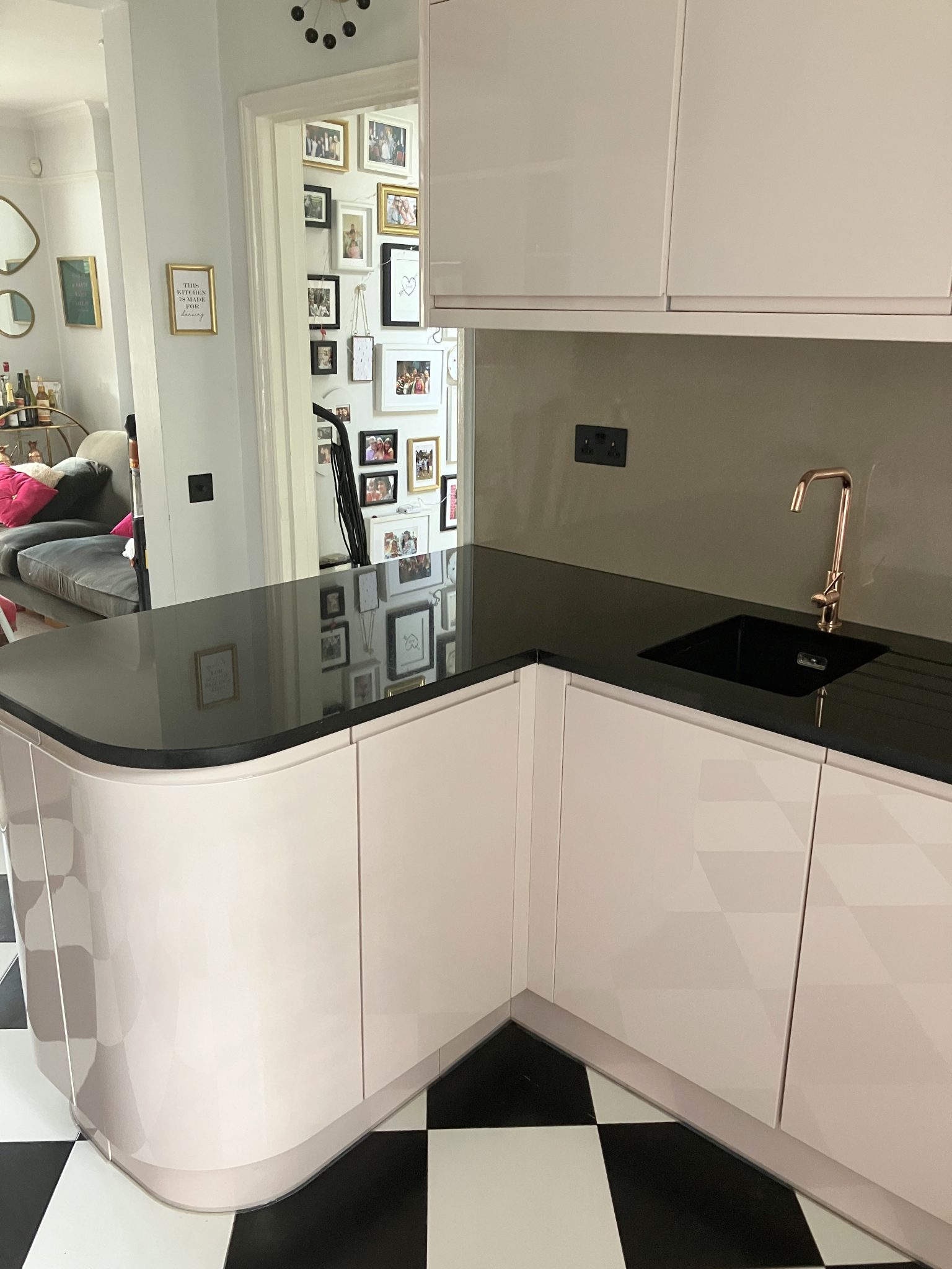 Wren Gloss Kitchen With Granite Worktops and Appliances - Used - The ...