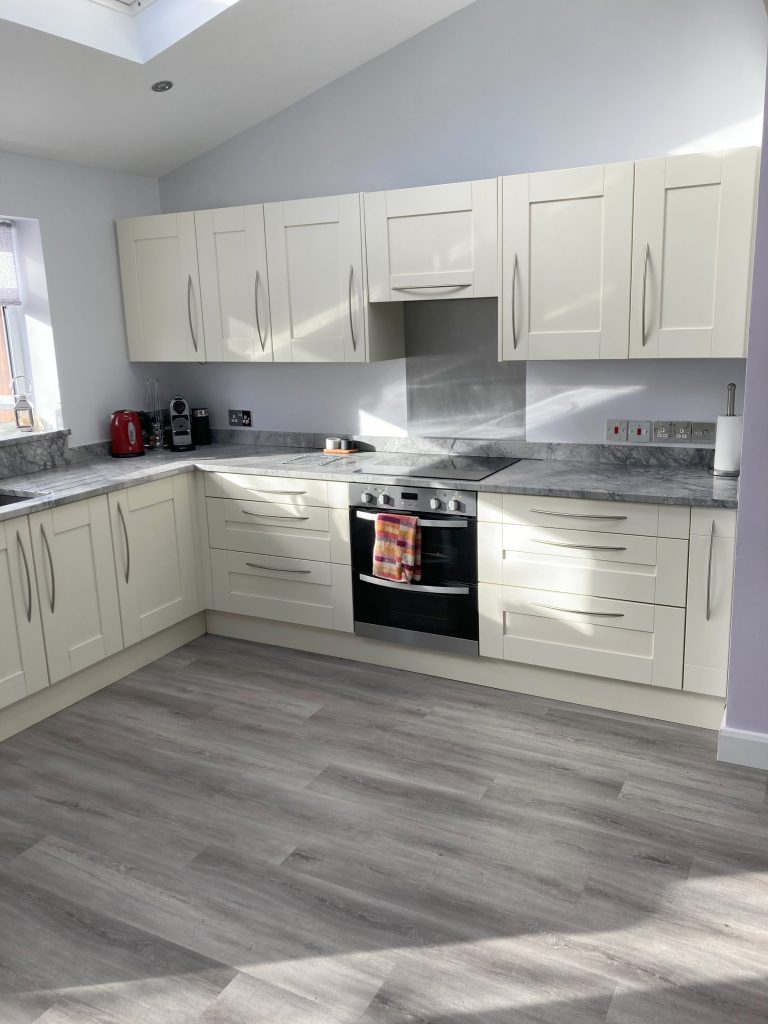 Magnet Kitchen with Worktops and Appliances - Used - The Used Kitchen ...