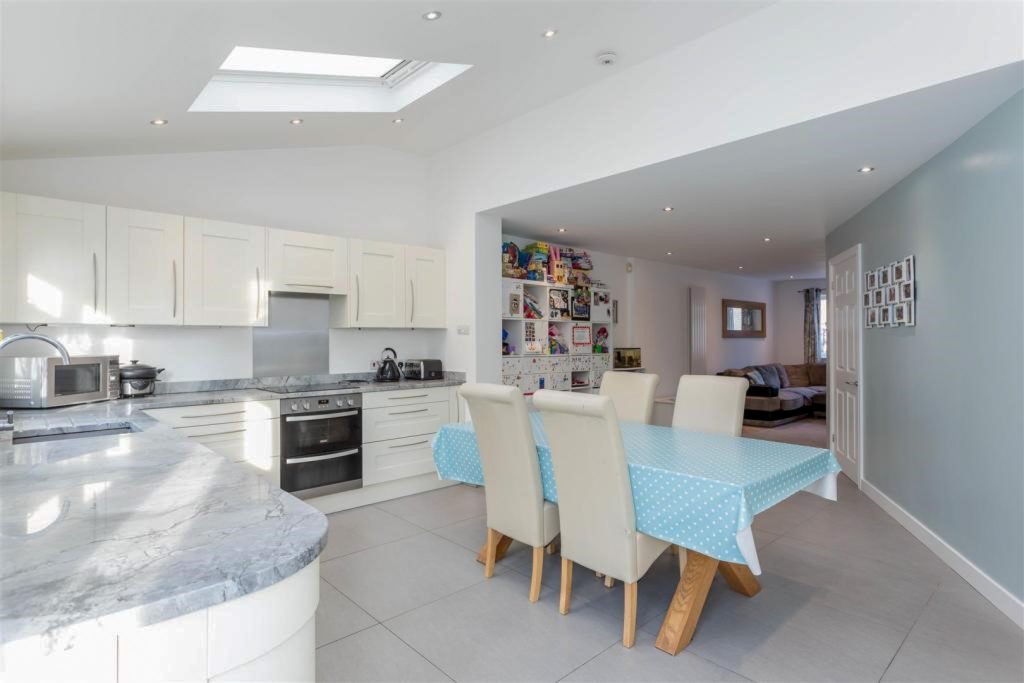 Magnet Kitchen with Worktops and Appliances - Used - The Used Kitchen ...