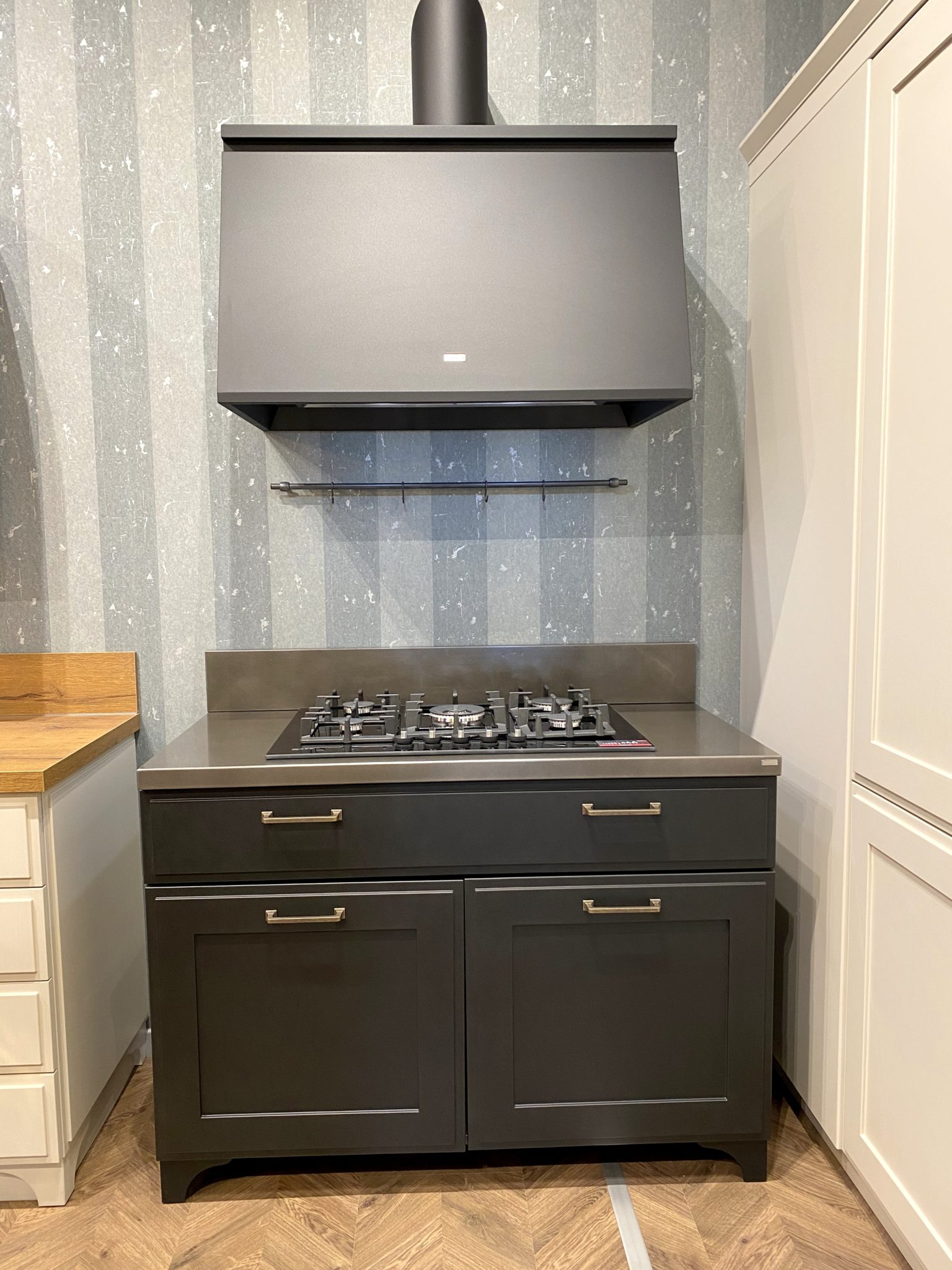 Ex Display Scavolini Favilla Kitchen with Worktops and Neff Appliances ...