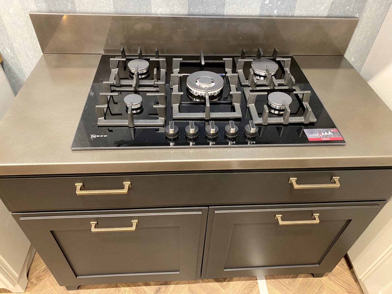 Ex Display Scavolini Favilla Kitchen with Worktops and Neff Appliances ...